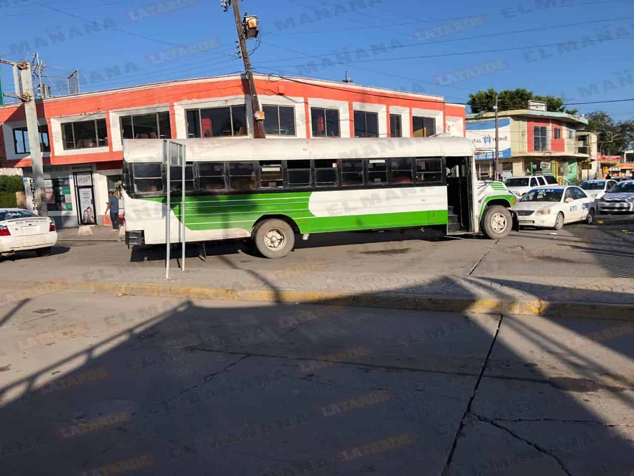 Siguen bloqueos en Matamoros; no hay transporte público